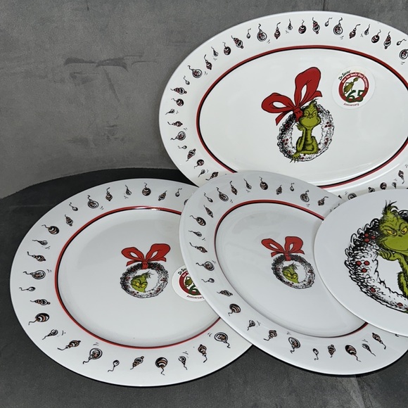 Dr. Seuss | Dining | The Grinch Dinnerware Set | Poshmark